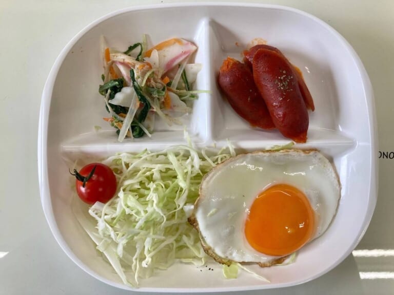 【親和の学生寮】今日の朝ごはんウィンナーケチャップ 親和エステート不動産|由利本荘市の賃貸物件 学生寮・アパート・マンション
